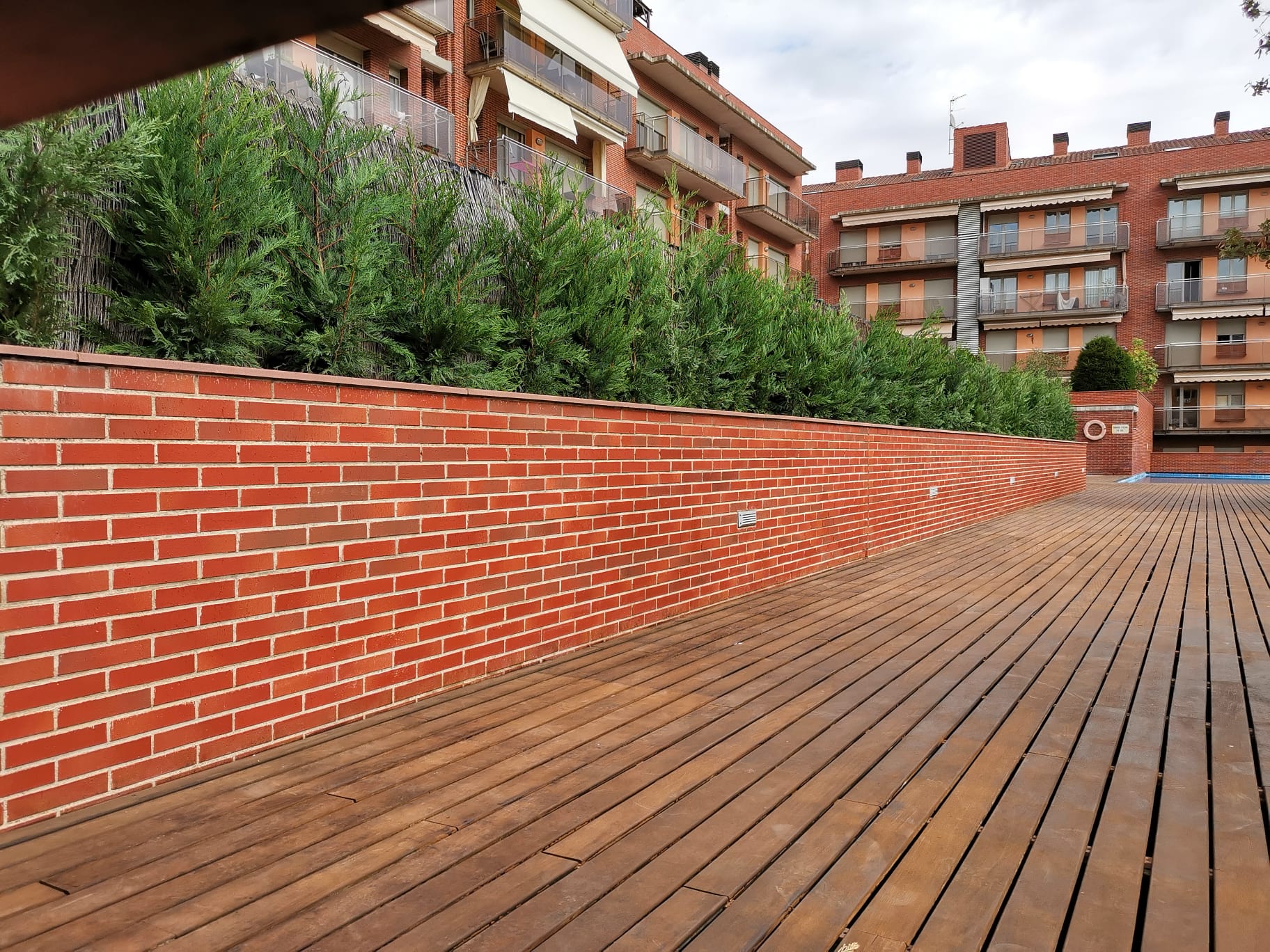 Instalación de tarima exterior en terrazas | Servicios | JardinsGarden